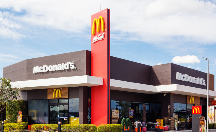 Egyik legnépszerűbb szolgáltatását szünteti be a McDonald's: Szigorít a ...
